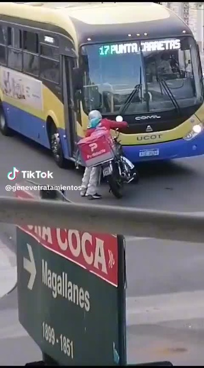 Domado el conductor de bondi - Meme subido por deleted_ed942876b83 ...