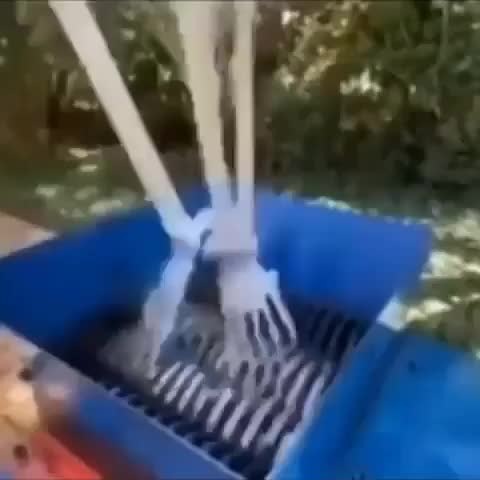 Huesos - Meme subido por deleted_c082040d748 :) Memedroid