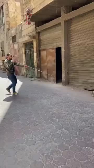 En egipto vacunan a los perros con un dardo a distacia - Meme subido ...