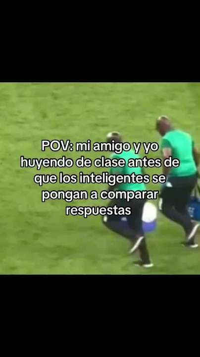 Mi amigo y yo escapando antes que los cerebritos comparen respuestas ...