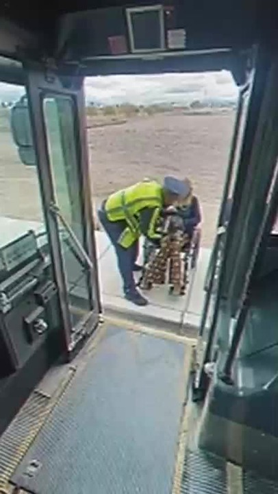 Bus driver helping a disabled person - Meme by XSAMANX :) Memedroid