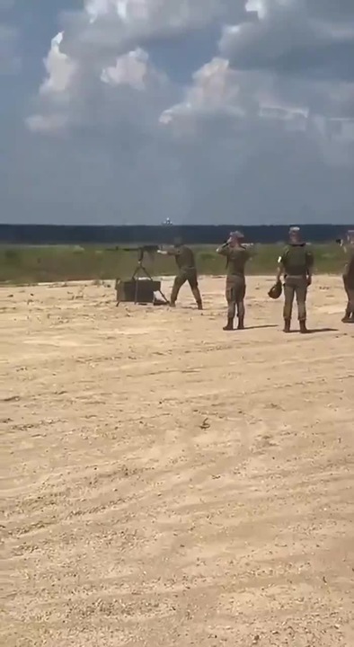 "Did you sandbag the tripod?" Rodger sarge! - Meme subido por Mireska ...