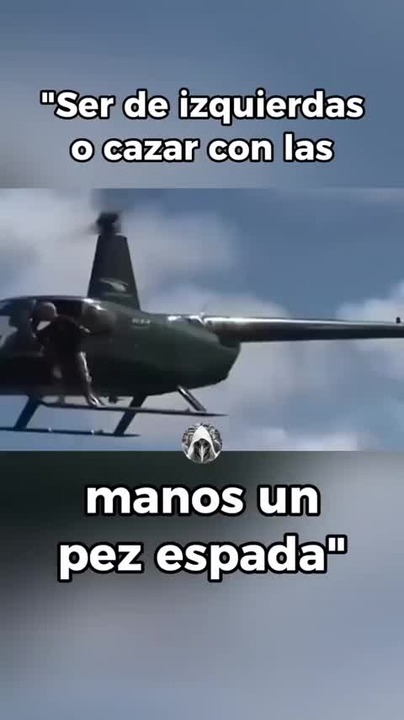 se cazó un pez espada saltando de un helicoptero - Meme subido por ...