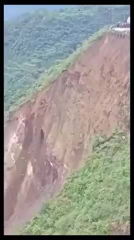 Removing a block from your minecraft sand castle - Meme by XHEEintu ...