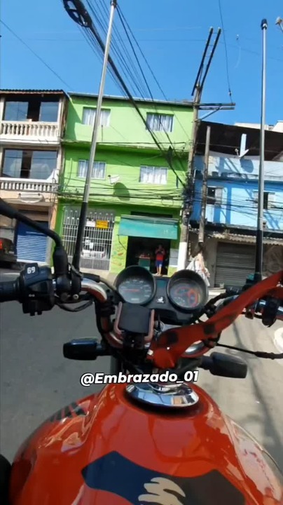 ? 2050 homens bebem o refrigerante do Carlinhos - Meme by Nengue ...