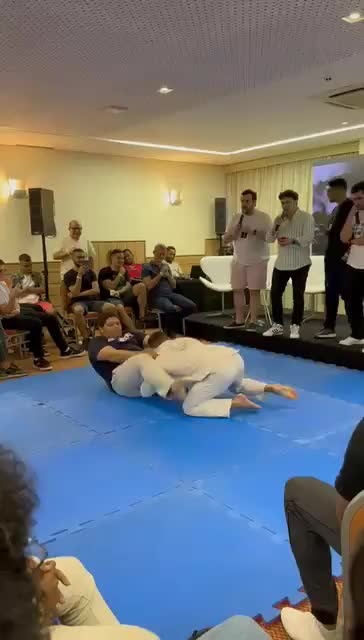 arthur sigma alpha mewing vs super gordão - Meme by jornaltres :) Memedroid