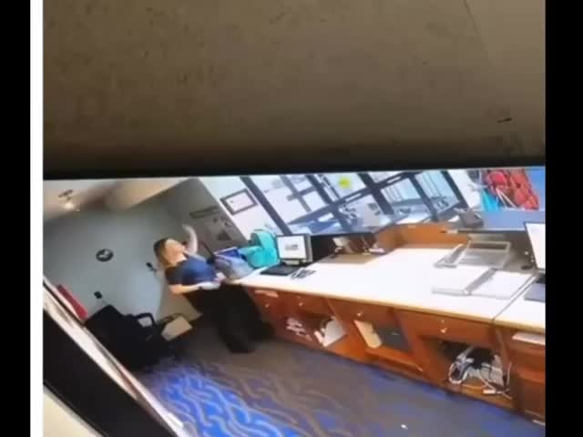 Hotel employee will not back down - Meme by RobSammer :) Memedroid