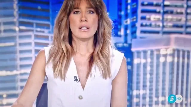 A la reportera le sale la risa tonta contando una noticia trágica ...