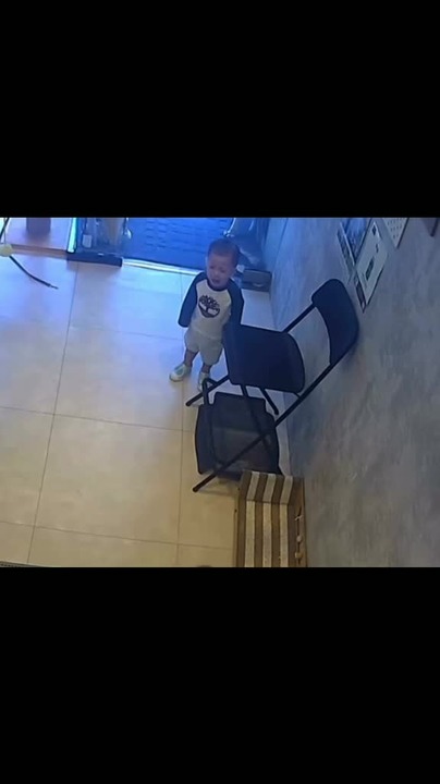 Absolute unit of a cat comforts a crying kid - Meme by YuuyuIsBack ...