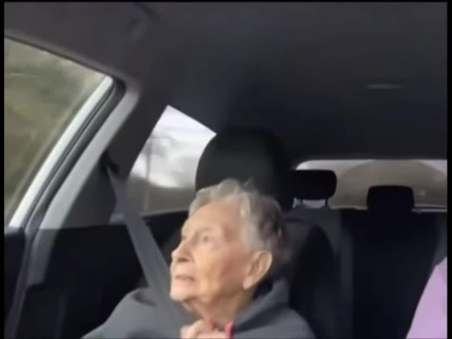 She sings better than me - Meme by Viflaem2 :) Memedroid