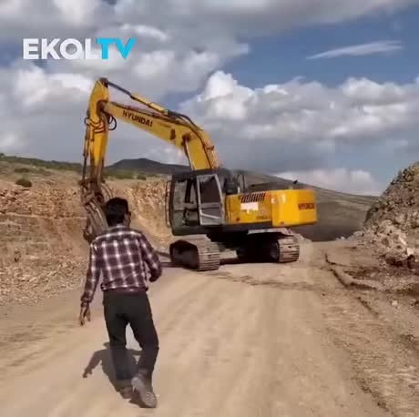 Retaking the excavator - Meme by yagash :) Memedroid