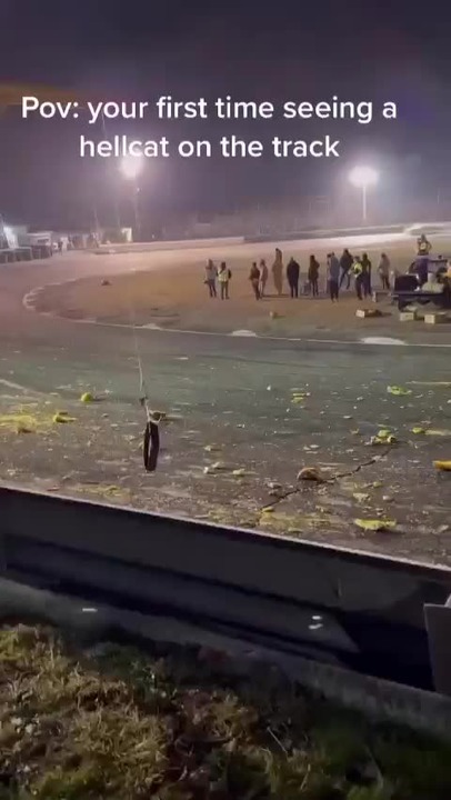 Hellcat drifting - Meme subido por shelbytrash :) Memedroid