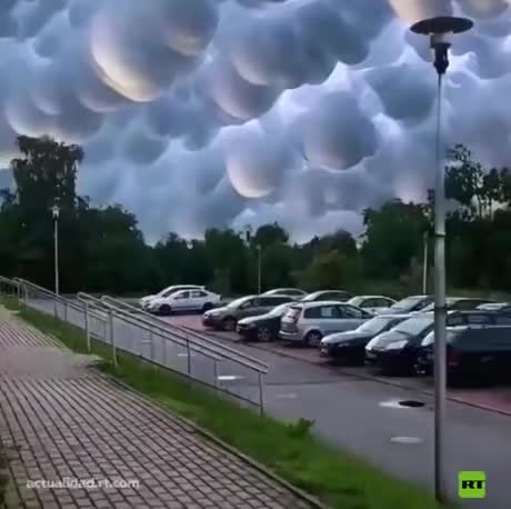 Someone changed the texture of the sky - Meme by Hupesquid :) Memedroid