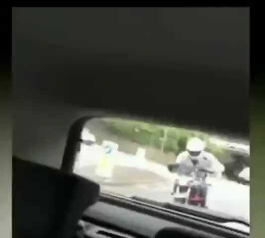 Watch yo self boi - Meme by h4ppyp1LLs :) Memedroid