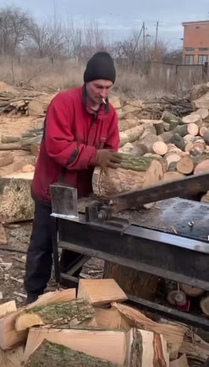 satisfying wood cutting - Meme by daizehyug :) Memedroid